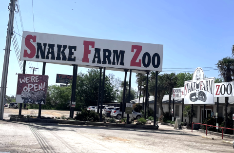 Animal World and Snake Farm Zoo, New Braunfels, TX